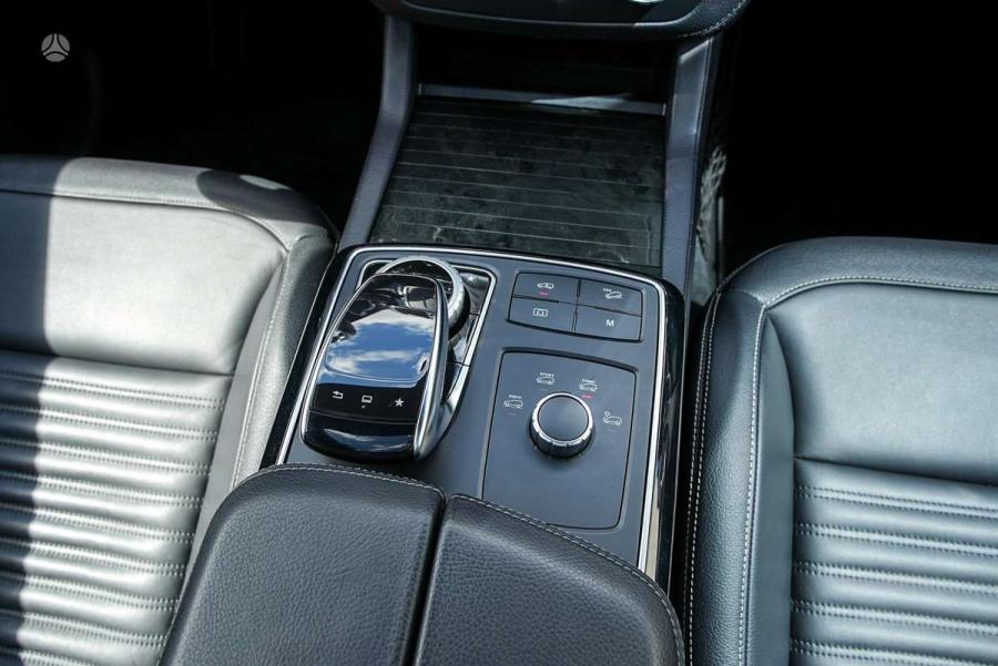White Mercedes-Benz GLE 350 2015 in Marijampole, with an engine capacity of 2.99 L and mileage of 85 thousand km for 35950 €, photo 24 on AUTOMOTO.COM.LV