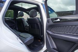 White Mercedes-Benz GLE 350 2015 in Marijampole, with an engine capacity of 2.99 L and mileage of 85 thousand km for 35950 €, photo 38 on AUTOMOTO.COM.LV