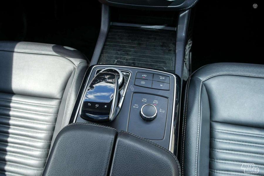 Белый Мерседес ГЛE 350 2015 в Каунас, объемом двигателя 3.00 л и пробегом 85 тыс. км за 35950 €, фото 24 на AUTOMOTO.COM.LV