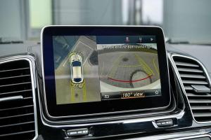 Balts Mercedes-Benz GLE 350 2015 Kauņa, ar dzinēja tilpumu 2.99 L un nobraukumu 85 tūkst. km par 35950 €, foto 21 vietnē AUTOMOTO.COM.LV