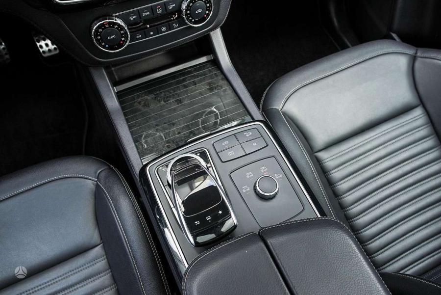 Balts Mercedes-Benz GLE 350 2015 Kauņa, ar dzinēja tilpumu 2.99 L un nobraukumu 85 tūkst. km par 35950 €, foto 25 vietnē AUTOMOTO.COM.LV