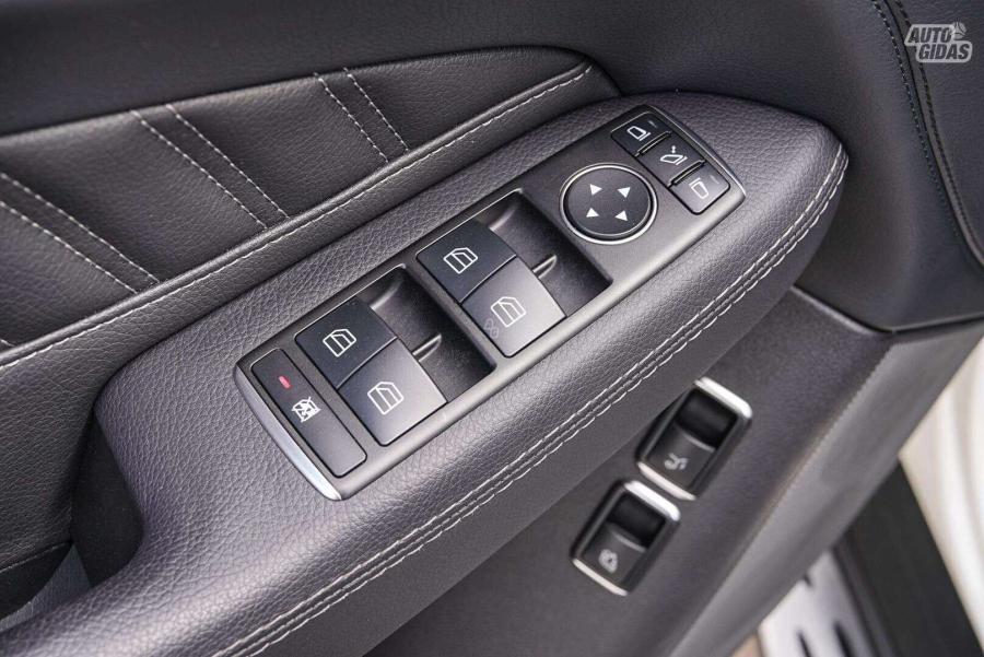 Balts Mercedes-Benz GLE 350 2015 Kauņa, ar dzinēja tilpumu 3.00 L un nobraukumu 85 tūkst. km par 34450 €, foto 32 vietnē AUTOMOTO.COM.LV