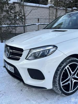 Balts Mercedes-Benz GLE 350 2016 Viļņa, ar dzinēja tilpumu 2.99 L un nobraukumu 228 tūkst. km par 26000 €, foto 2 vietnē AUTOMOTO.COM.LV