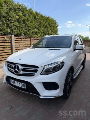 White Mercedes-Benz GLE 350 2016 in Riga, with an engine capacity of 3.00 L and mileage of 182 thousand km for 20500 €, photo  on AUTOMOTO.COM.LV