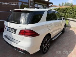 Белый Мерседес ГЛE 350 2016 в Рига, объемом двигателя 3.00 л и пробегом 182 тыс. км за 20500 €, фото 4 на AUTOMOTO.COM.LV