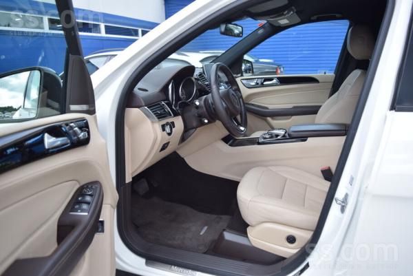 White Mercedes-Benz GLE 350 2016 in Riga, with an engine capacity of 3.00 L and mileage of 173 thousand km for 26900 €, photo 3 on AUTOMOTO.COM.LV