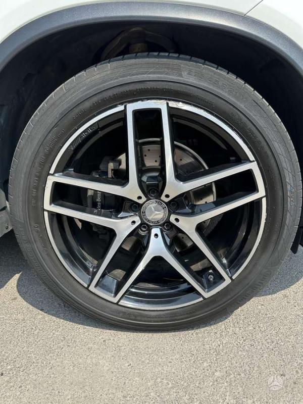 White Mercedes-Benz GLE 350 2016 in Vilnius, with an engine capacity of 2.99 L and mileage of 131 thousand km for 35900 €, photo 6 on AUTOMOTO.COM.LV