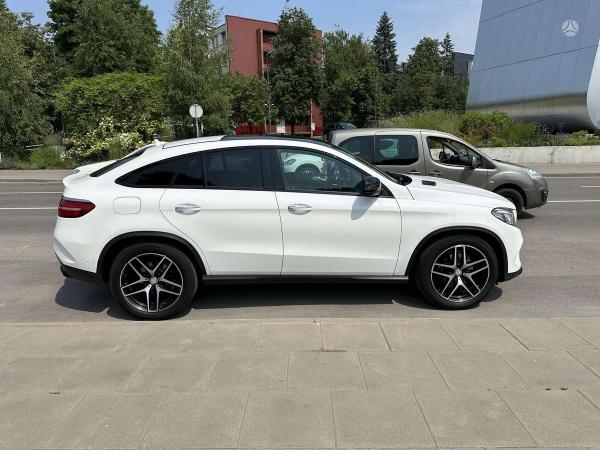 White Mercedes-Benz GLE 350 2016 in Vilnius, with an engine capacity of 2.99 L and mileage of 131 thousand km for 35900 €, photo 7 on AUTOMOTO.COM.LV