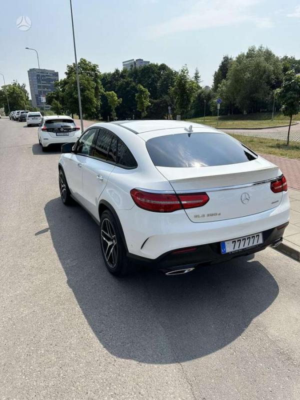 White Mercedes-Benz GLE 350 2016 in Vilnius, with an engine capacity of 2.99 L and mileage of 131 thousand km for 35900 €, photo 10 on AUTOMOTO.COM.LV