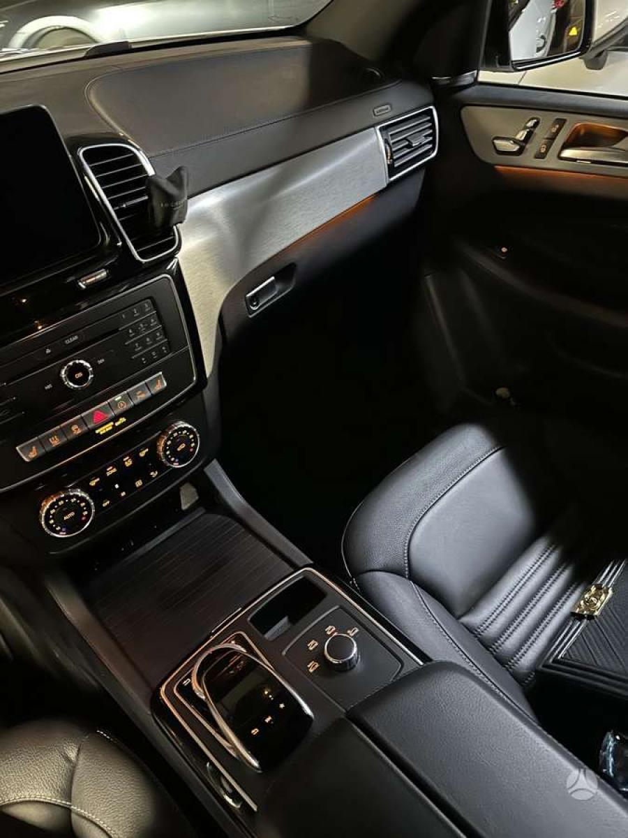 Balts Mercedes-Benz GLE 350 2016 Viļņa, ar dzinēja tilpumu 2.99 L un nobraukumu 131 tūkst. km par 35900 €, foto 18 vietnē AUTOMOTO.COM.LV