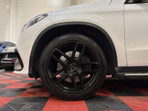 White Mercedes-Benz GLE 350 2016 in Vilnius, with an engine capacity of 2.99 L and mileage of 93 thousand km for 33990 €, photo 10 on AUTOMOTO.COM.LV
