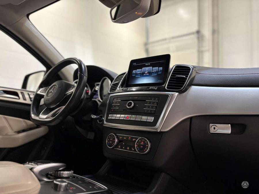 White Mercedes-Benz GLE 350 2016 in Vilnius, with an engine capacity of 2.99 L and mileage of 93 thousand km for 33990 €, photo 19 on AUTOMOTO.COM.LV