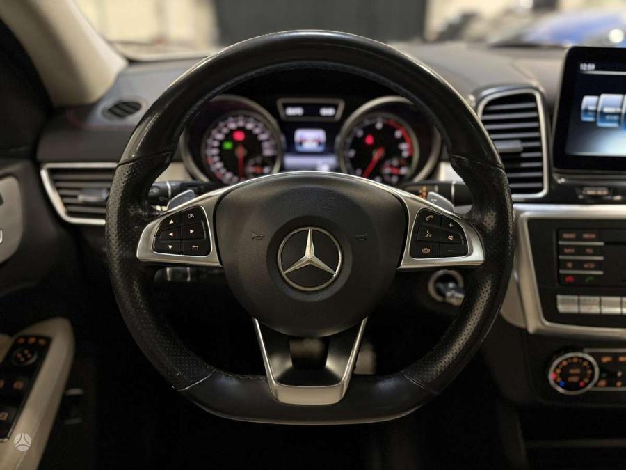 White Mercedes-Benz GLE 350 2016 in Vilnius, with an engine capacity of 2.99 L and mileage of 93 thousand km for 33990 €, photo 22 on AUTOMOTO.COM.LV