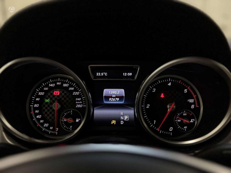 White Mercedes-Benz GLE 350 2016 in Vilnius, with an engine capacity of 2.99 L and mileage of 93 thousand km for 33990 €, photo 23 on AUTOMOTO.COM.LV