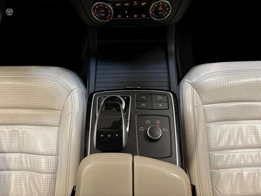 White Mercedes-Benz GLE 350 2016 in Vilnius, with an engine capacity of 2.99 L and mileage of 93 thousand km for 33990 €, photo 25 on AUTOMOTO.COM.LV
