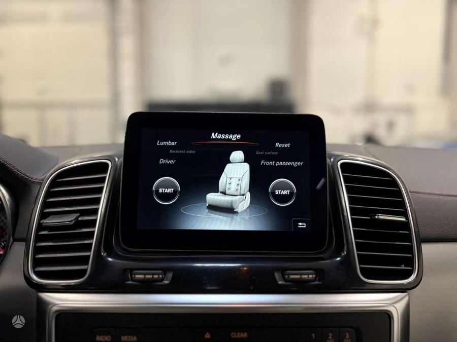 White Mercedes-Benz GLE 350 2016 in Vilnius, with an engine capacity of 2.99 L and mileage of 93 thousand km for 33990 €, photo 29 on AUTOMOTO.COM.LV