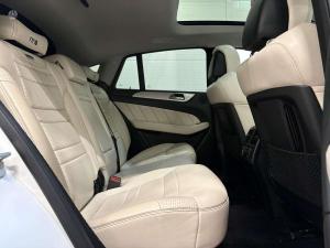 White Mercedes-Benz GLE 350 2016 in Vilnius, with an engine capacity of 2.99 L and mileage of 93 thousand km for 33990 €, photo 32 on AUTOMOTO.COM.LV