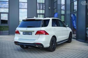 White Mercedes-Benz GLE 350 2016 in Kaunas, with an engine capacity of 3.00 L and mileage of 227 thousand km for 24950 €, photo 10 on AUTOMOTO.COM.LV