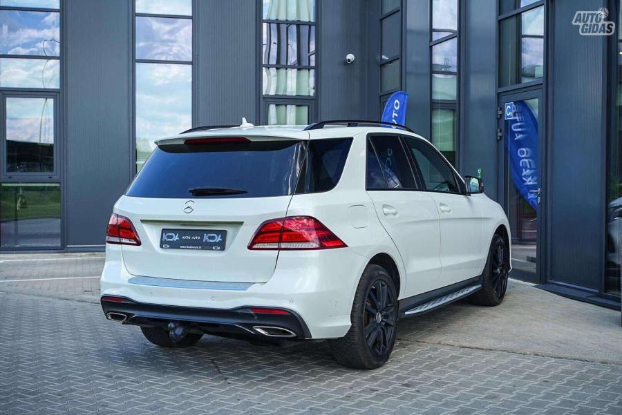 White Mercedes-Benz GLE 350 2016 in Kaunas, with an engine capacity of 3.00 L and mileage of 227 thousand km for 24950 €, photo 10 on AUTOMOTO.COM.LV
