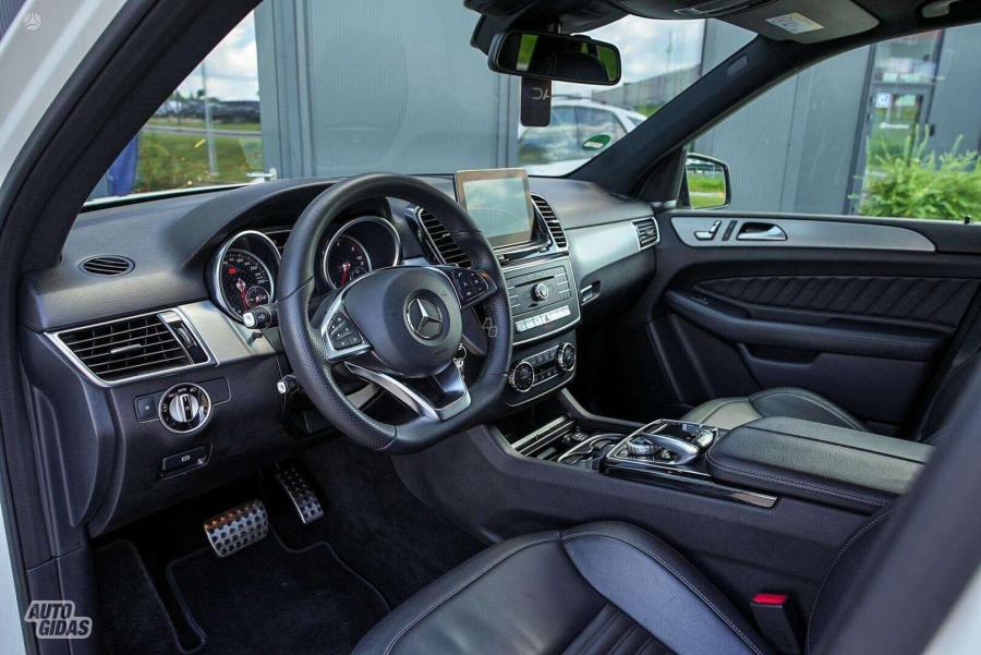 White Mercedes-Benz GLE 350 2016 in Kaunas, with an engine capacity of 3.00 L and mileage of 227 thousand km for 24950 €, photo 25 on AUTOMOTO.COM.LV