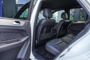 White Mercedes-Benz GLE 350 2016 in Kaunas, with an engine capacity of 3.00 L and mileage of 227 thousand km for 24950 €, photo 31 on AUTOMOTO.COM.LV