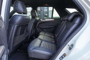 White Mercedes-Benz GLE 350 2016 in Kaunas, with an engine capacity of 3.00 L and mileage of 227 thousand km for 24950 €, photo 32 on AUTOMOTO.COM.LV