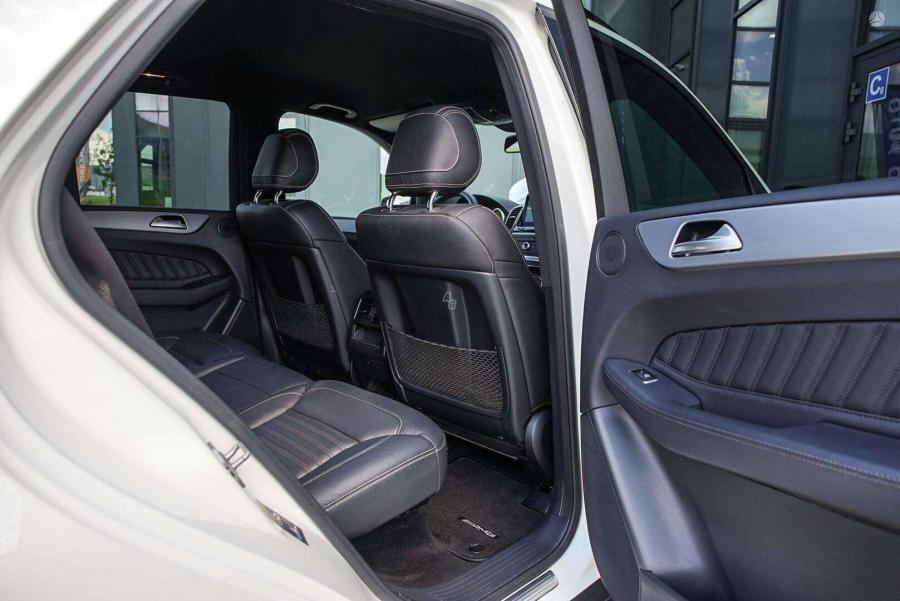 White Mercedes-Benz GLE 350 2016 in Kaunas, with an engine capacity of 3.00 L and mileage of 227 thousand km for 24950 €, photo 33 on AUTOMOTO.COM.LV