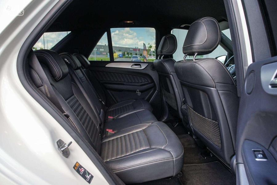 White Mercedes-Benz GLE 350 2016 in Kaunas, with an engine capacity of 3.00 L and mileage of 227 thousand km for 24950 €, photo 34 on AUTOMOTO.COM.LV