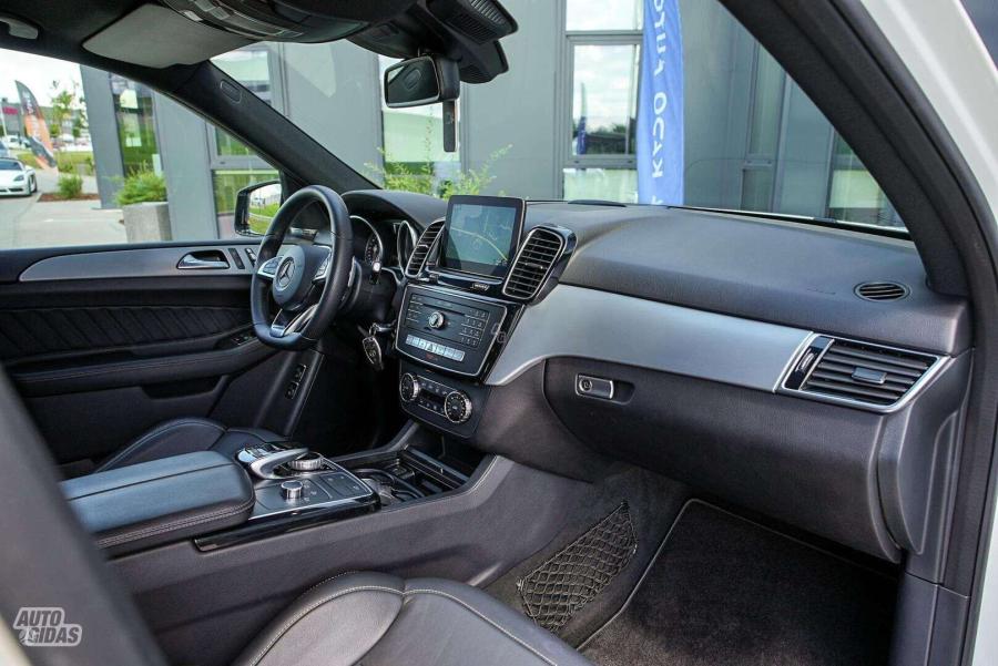 White Mercedes-Benz GLE 350 2016 in Kaunas, with an engine capacity of 3.00 L and mileage of 227 thousand km for 24950 €, photo 37 on AUTOMOTO.COM.LV