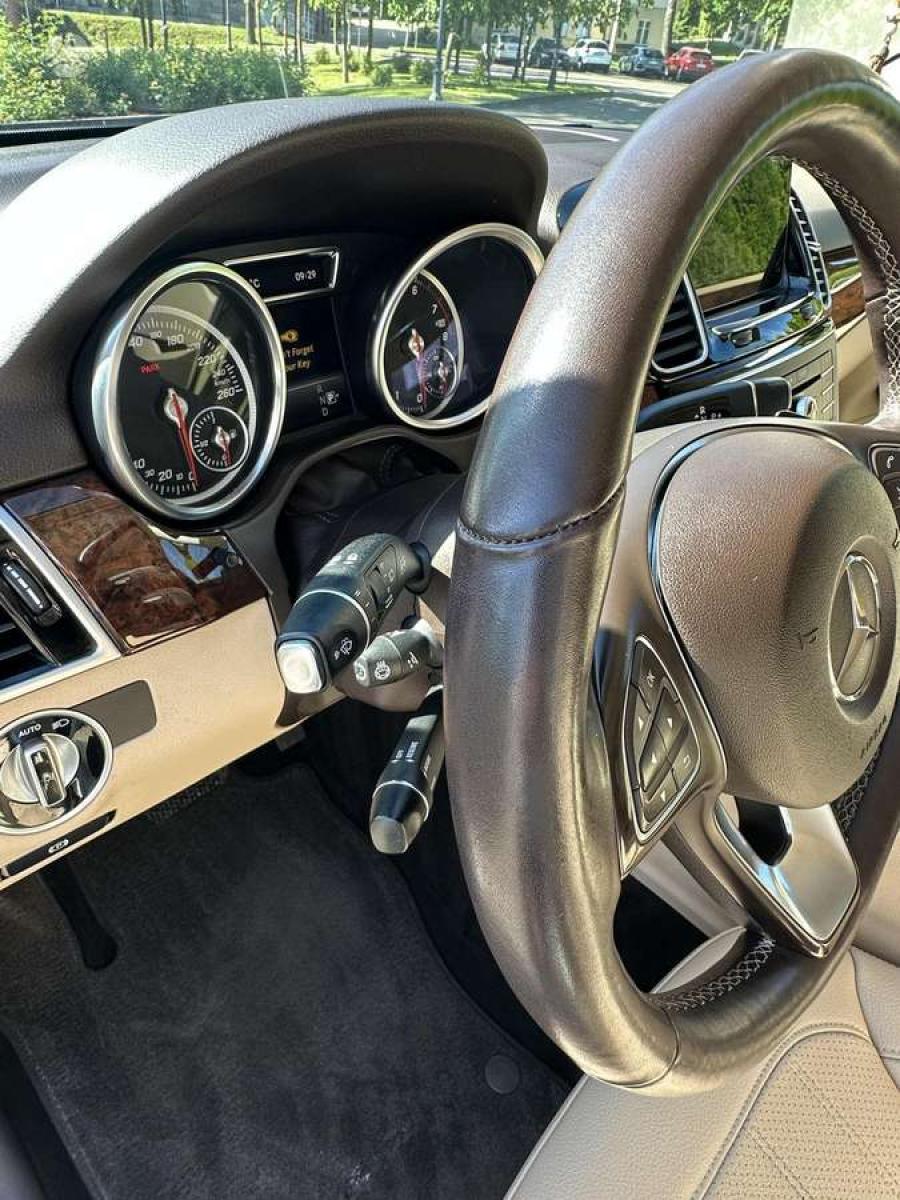 Balts Mercedes-Benz GLE 350 2016 Šauļi, ar dzinēja tilpumu 3.50 L un nobraukumu 253 tūkst. km par 18900 €, foto 13 vietnē AUTOMOTO.COM.LV