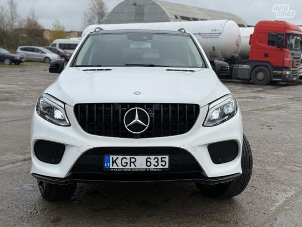 White Mercedes-Benz GLE 350 2016 in Siauliai, with an engine capacity of 3.00 L and mileage of 249 thousand km for 17500 €, photo 7 on AUTOMOTO.COM.LV