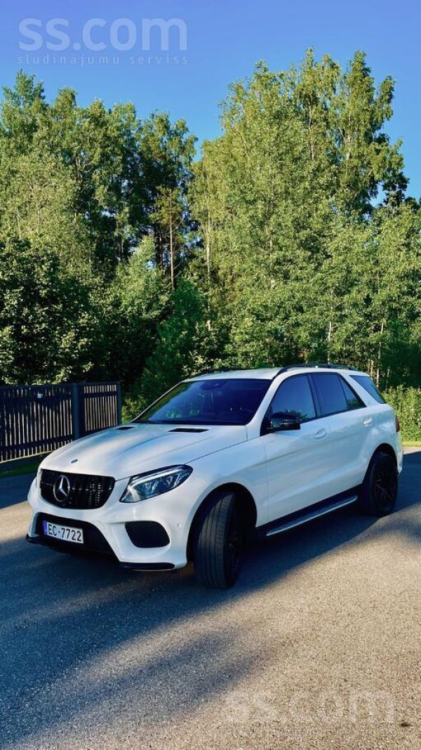 White Mercedes-Benz GLE 350 2017 in Riga, with an engine capacity of 3.00 L and mileage of 185 thousand km for 29800 €, photo 1 on AUTOMOTO.COM.LV