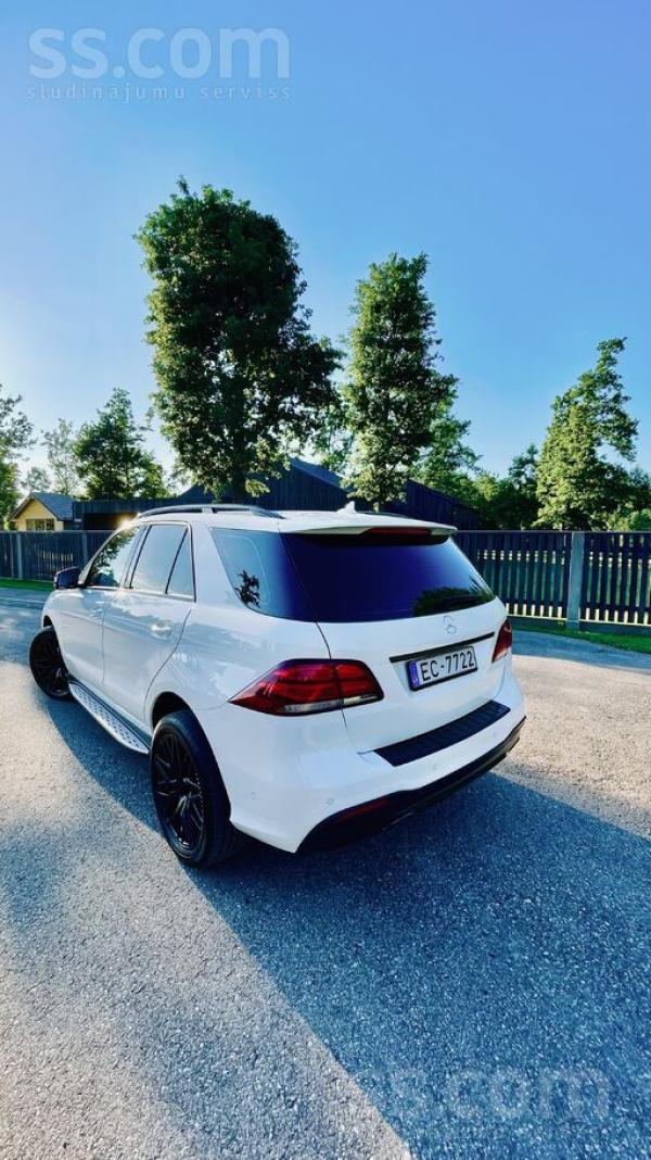 White Mercedes-Benz GLE 350 2017 in Riga, with an engine capacity of 3.00 L and mileage of 185 thousand km for 29800 €, photo 2 on AUTOMOTO.COM.LV