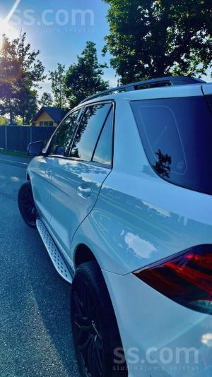 White Mercedes-Benz GLE 350 2017 in Riga, with an engine capacity of 3.00 L and mileage of 185 thousand km for 29800 €, photo 5 on AUTOMOTO.COM.LV