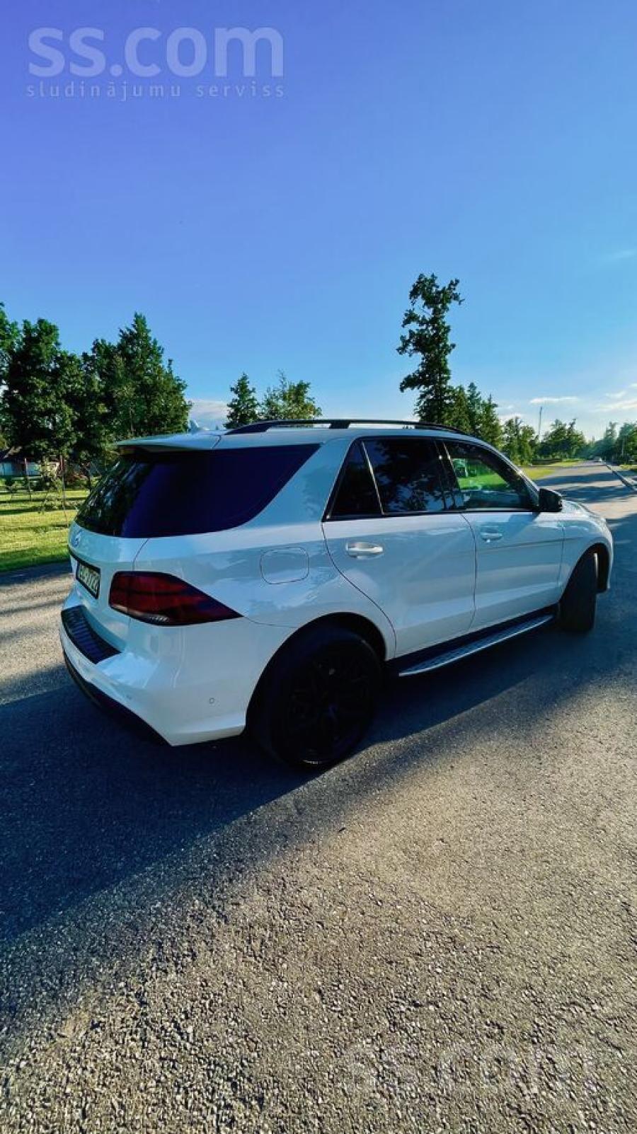 White Mercedes-Benz GLE 350 2017 in Riga, with an engine capacity of 3.00 L and mileage of 185 thousand km for 29800 €, photo 6 on AUTOMOTO.COM.LV