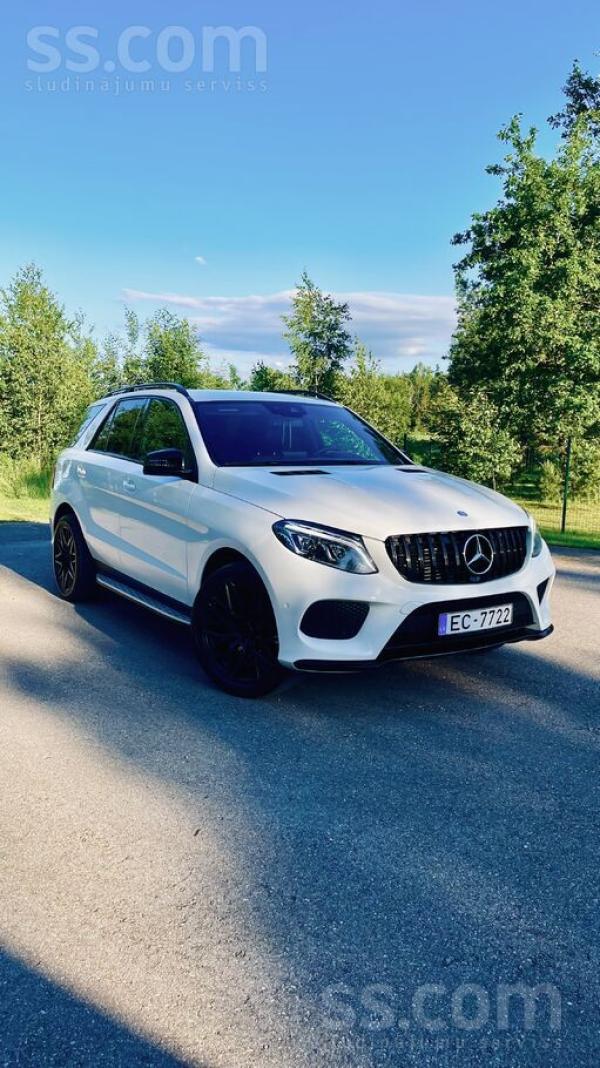 White Mercedes-Benz GLE 350 2017 in Riga, with an engine capacity of 3.00 L and mileage of 185 thousand km for 29800 €, photo 6 on AUTOMOTO.COM.LV