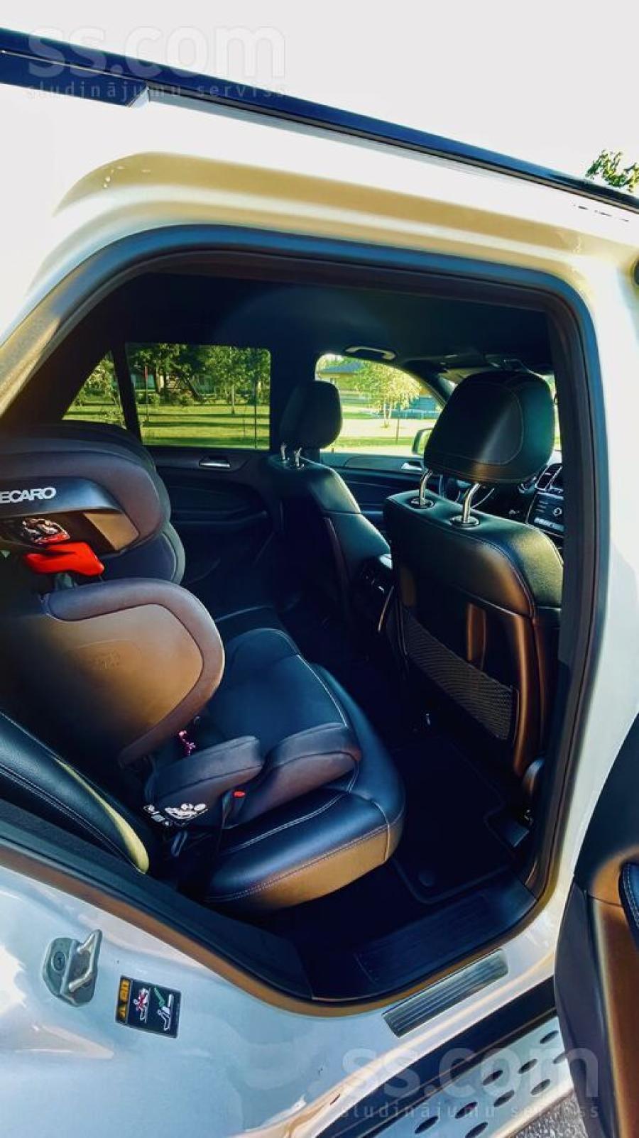 White Mercedes-Benz GLE 350 2017 in Riga, with an engine capacity of 3.00 L and mileage of 185 thousand km for 29800 €, photo 11 on AUTOMOTO.COM.LV