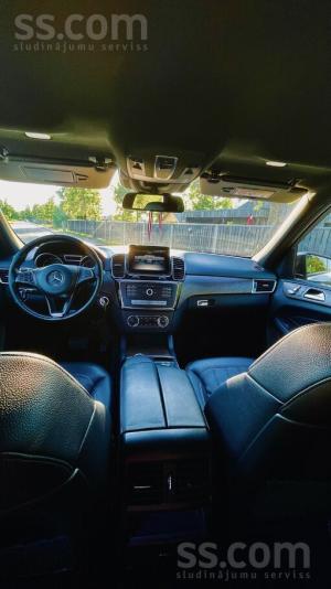 White Mercedes-Benz GLE 350 2017 in Riga, with an engine capacity of 3.00 L and mileage of 185 thousand km for 29800 €, photo 17 on AUTOMOTO.COM.LV