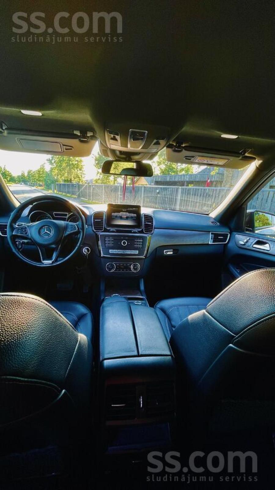 White Mercedes-Benz GLE 350 2017 in Riga, with an engine capacity of 3.00 L and mileage of 185 thousand km for 29800 €, photo 17 on AUTOMOTO.COM.LV