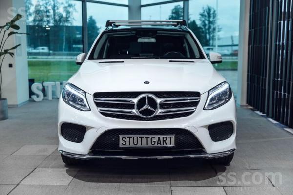 Белый Мерседес ГЛE 350 2017 в Рига, объемом двигателя 3.00 л и пробегом 198 тыс. км за 25500 €, фото 2 на AUTOMOTO.COM.LV