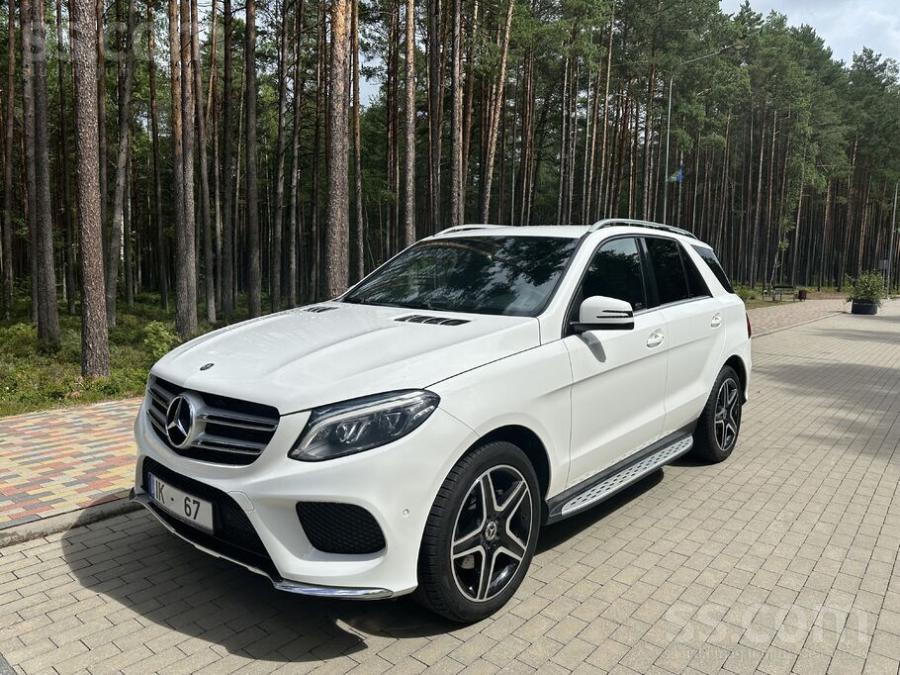 Белый Мерседес ГЛE 350 2017 в Рига, объемом двигателя 3.00 л и пробегом 113 тыс. км за 24900 €, фото 1 на AUTOMOTO.COM.LV