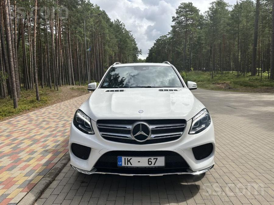 Белый Мерседес ГЛE 350 2017 в Рига, объемом двигателя 3.00 л и пробегом 113 тыс. км за 24900 €, фото 3 на AUTOMOTO.COM.LV