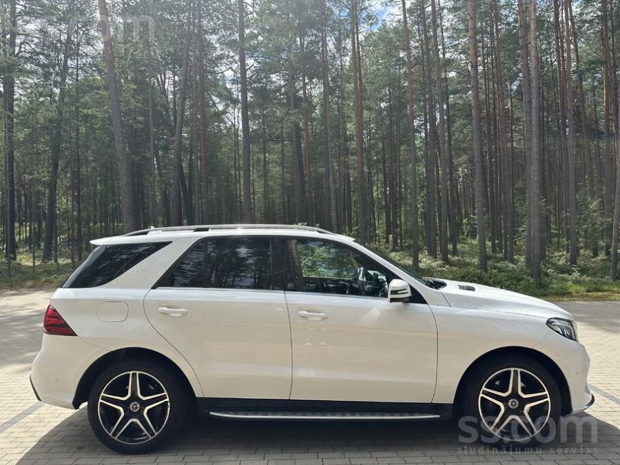 Белый Мерседес ГЛE 350 2017 в Рига, объемом двигателя 3.00 л и пробегом 113 тыс. км за 24900 €, фото 4 на AUTOMOTO.COM.LV