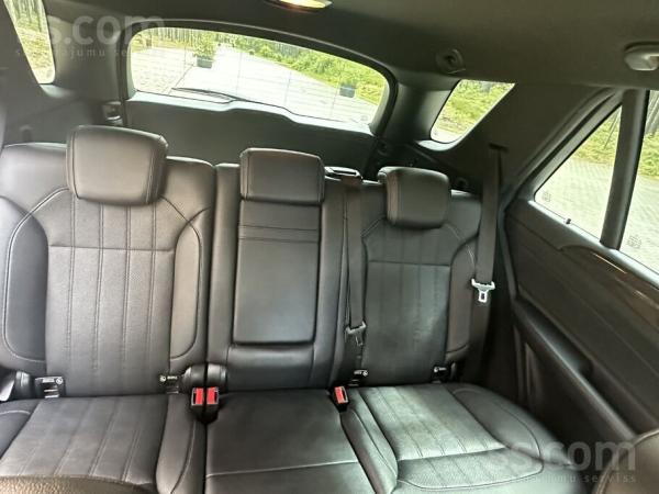 Mercedes-Benz GLE 350 2017 in Riga on AUTOMOTO.COM.LV White Mercedes-Benz GLE 350 2017 in Riga, with an engine capacity of 3.00 L and mileage of 113 thousand km for 24900 €, photo 10 on AUTOMOTO.COM.LV