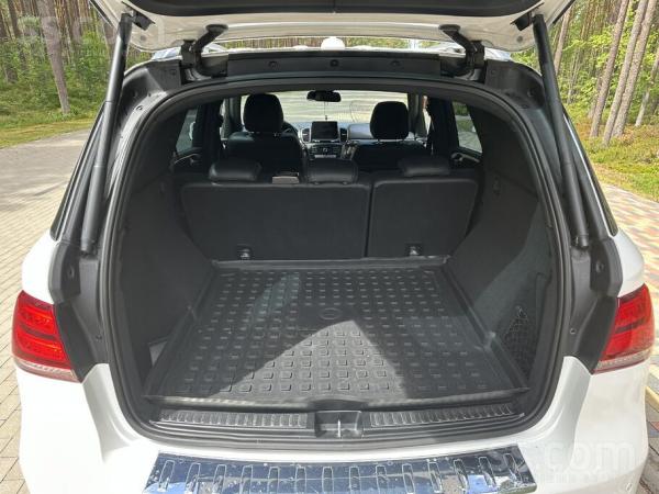 Mercedes-Benz GLE 350 2017 in Riga on AUTOMOTO.COM.LV White Mercedes-Benz GLE 350 2017 in Riga, with an engine capacity of 3.00 L and mileage of 113 thousand km for 24900 €, photo 11 on AUTOMOTO.COM.LV