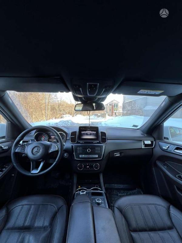 White Mercedes-Benz GLE 350 2018 in Palanga, with an engine capacity of 3.00 L and mileage of 194 thousand km for 16950 €, photo 7 on AUTOMOTO.COM.LV