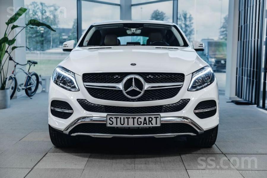 Белый Мерседес ГЛE 350 2018 в Рига, объемом двигателя 3.00 л и пробегом 140 тыс. км за 28000 €, фото 3 на AUTOMOTO.COM.LV