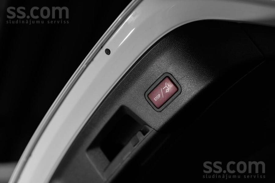 Белый Мерседес ГЛE 350 2018 в Рига, объемом двигателя 3.00 л и пробегом 140 тыс. км за 28000 €, фото 9 на AUTOMOTO.COM.LV
