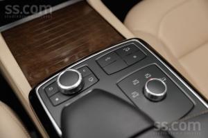 Белый Мерседес ГЛE 350 2018 в Рига, объемом двигателя 3.00 л и пробегом 140 тыс. км за 28000 €, фото 17 на AUTOMOTO.COM.LV