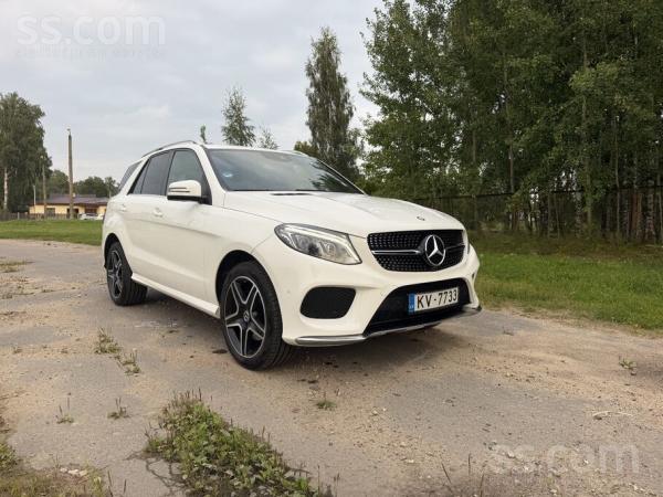 Белый Мерседес ГЛE 350 2018 в Рига, объемом двигателя 3.00 л и пробегом 280 тыс. км за 23900 €, фото 1 на AUTOMOTO.COM.LV